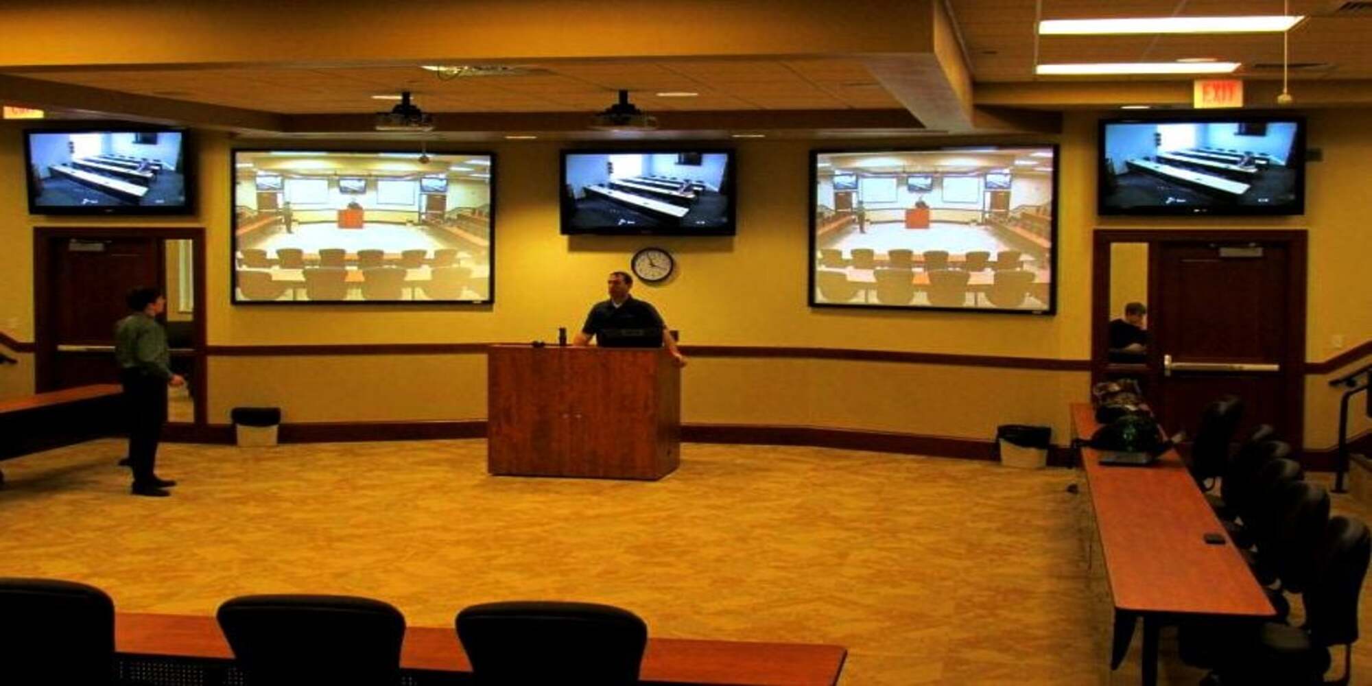 Top 5 Pros of Distance Learning Technology in the Classroom